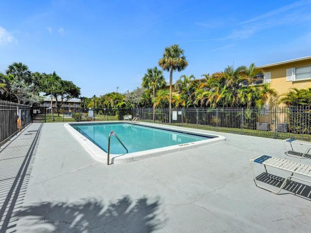 2 BR, 1 BA Apartment 600 Southeast 2nd Avenue, Deerfield Beach, FL 33441