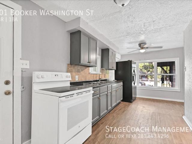 2 BR, 1 BA Apartment 601 Booker Washington St, Conroe, TX 77301