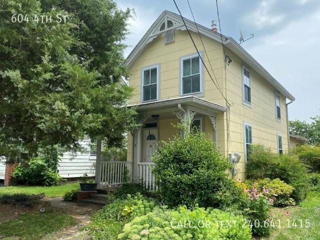 2 BR, 1 BA Apartment 604 4th St, Laurel, MD 20707