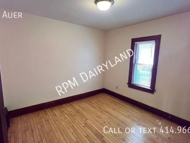 2 BR, 1 BA Apartment 605 E Auer, Milwaukee, WI 53212