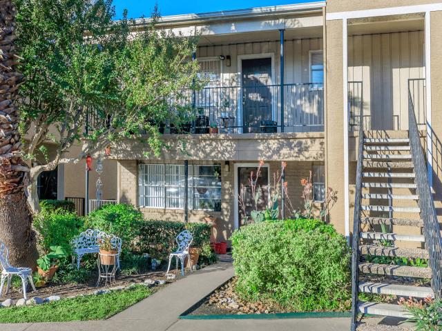 2 BR, 1 BA Apartment 6061 Beverly Hill Street Unit 23 357, Houston, TX 77057