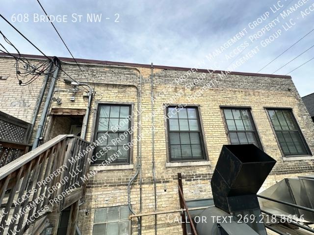 2 BR, 1 BA Apartment 608 Bridge St NW, Grand Rapids, MI 49504
