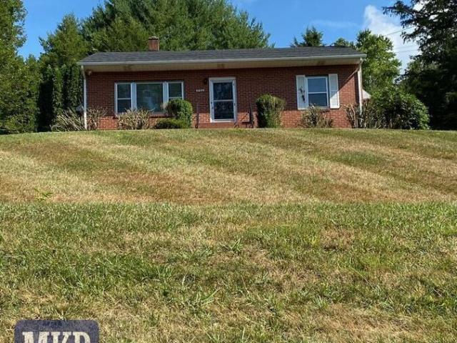 2 BR, 1 BA Apartment 6099 Franklin Road, Roanoke, VA 24014