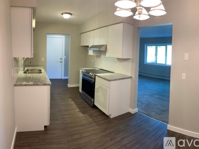 2 BR, 1 BA Apartment 609 Market Street South, Unit 8, Shakopee, MN 55379
