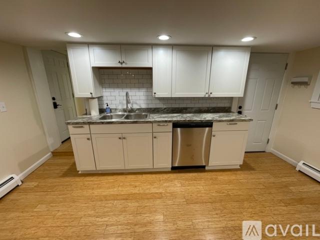 2 BR, 1 BA Apartment 60 Park Street, Unit 2, Exeter, NH 03833