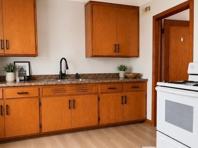 2 BR, 1 BA Apartment 6100 West Lisbon Avenue, Unit 4, Milwaukee, WI 53210