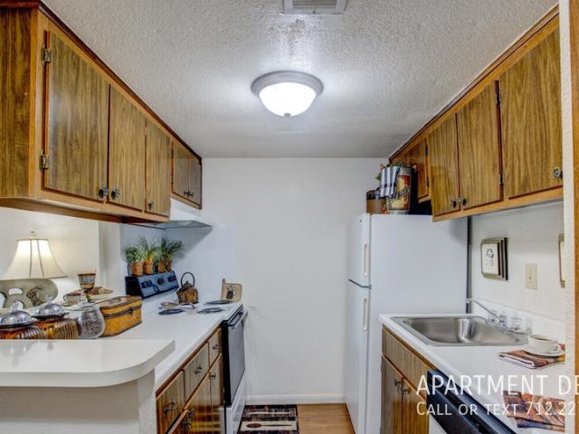 2 BR, 1 BA Apartment 6106 Renwick DrÂ, Houston, TX 77081