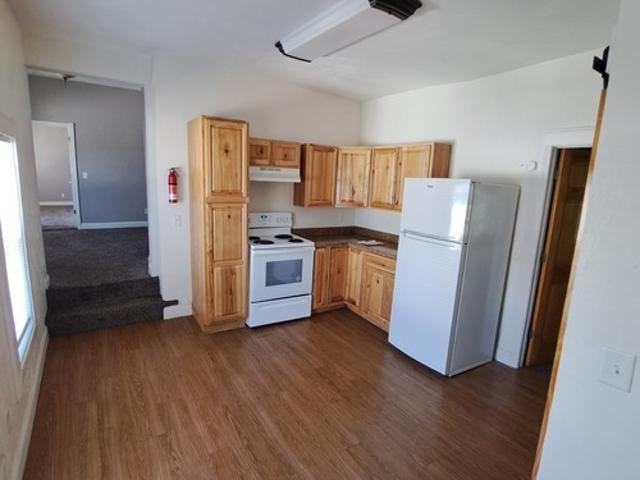 2 BR, 1 BA Apartment 610 W Cedar St, Unit 4, Kalamazoo, MI 49007