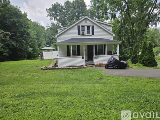 2 BR, 1 BA Apartment 610 South Elm Street, Wallingford, CT 06492
