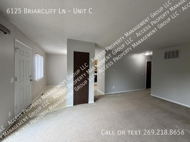 2 BR, 1 BA Apartment 6125 Briarcliff Ln, Kalamazoo, MI 49009