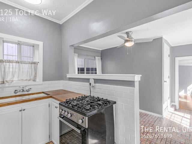 2 BR, 1 BA Apartment 6125 Toltec Way, Los Angeles, CA 90042