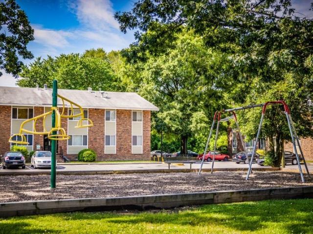 2 BR, 1 BA Apartment 617 W. Laburnum Ave Richmond, VA 23222