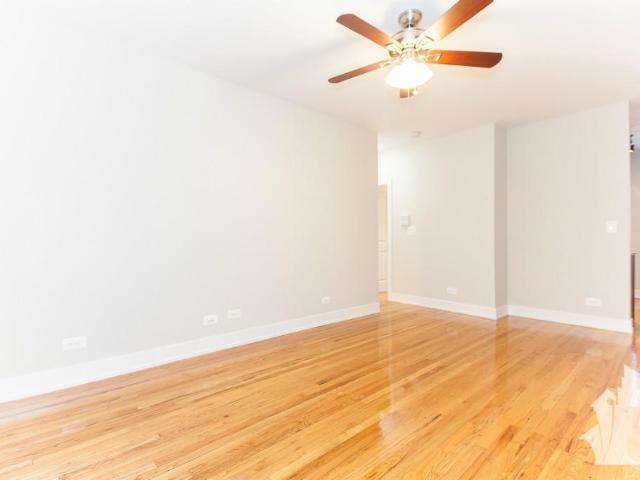 2 BR, 1 BA Apartment 617 West Melrose, Chicago, IL 60657