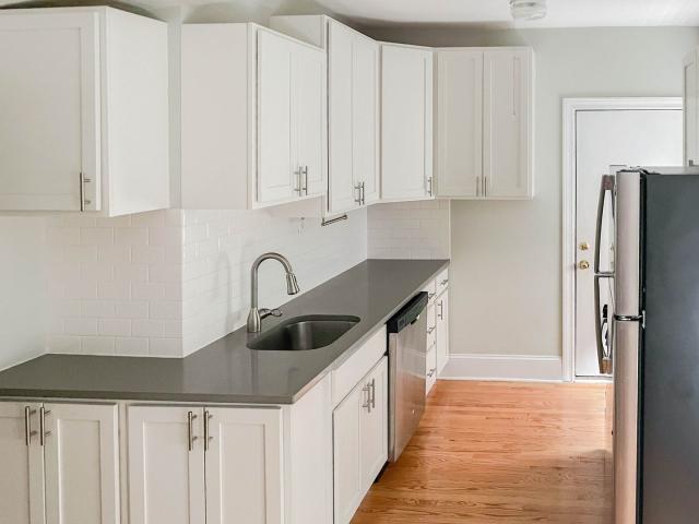 2 BR, 1 BA Apartment 617 West Melrose Street Unit 617 A3, Chicago, IL 60657