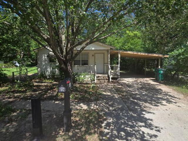 2 BR, 1 BA Apartment 614 Moran St, Gainesville, TX 76240