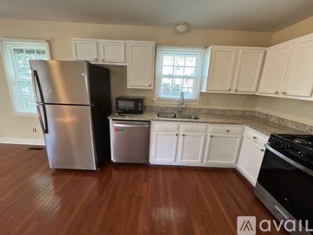 2 BR, 1 BA Apartment 61 Cooper Street, Unit A, Charleston, SC 29403