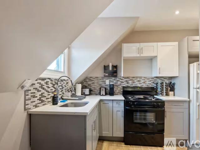 2 BR, 1 BA Apartment 61 Washington Terrace, Unit 3, East Orange, NJ 07017