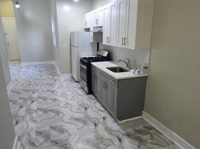 2 BR, 1 BA Apartment 61 16th Ave, Unit 2, Newark, NJ 07103