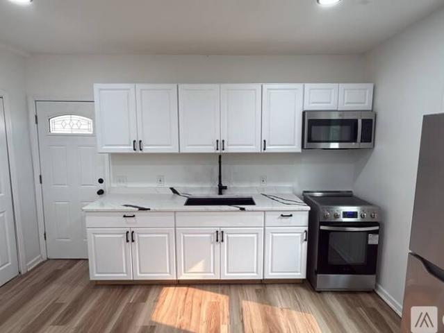 2 BR, 1 BA Apartment 6211 Lawn Ave, Unit 1, Cleveland, OH 44102