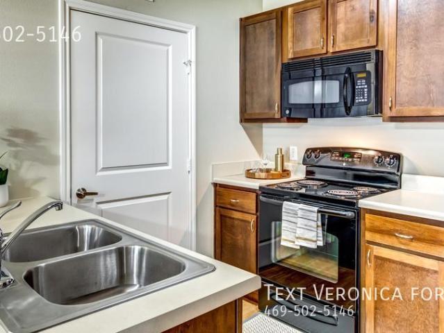 2 BR, 1 BA Apartment 6212 Crow Lane, Austin, TX 78745