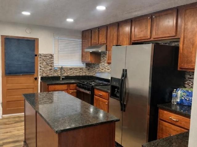 2 BR, 1 BA Apartment 622 Logan St, Unit 2, Carnegie, PA 15106