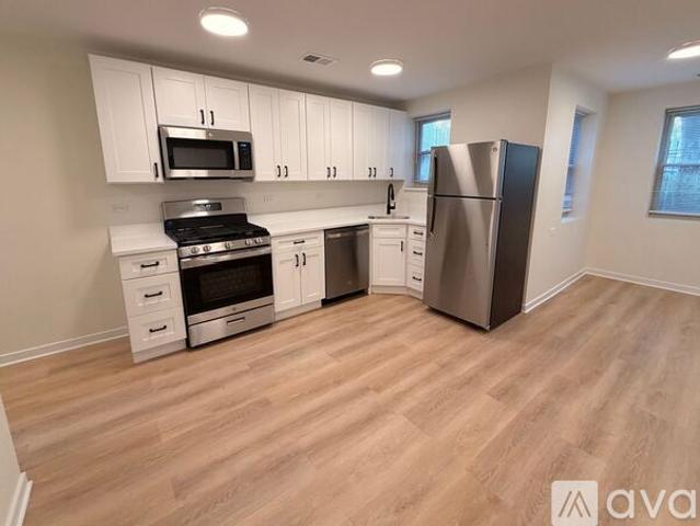 2 BR, 1 BA Apartment 6236 N Bell Ave, Unit Gdn E, Chicago, IL 60659