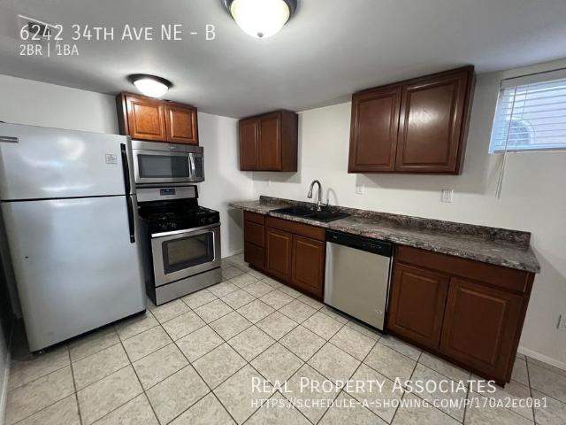 2 BR, 1 BA Apartment 6242 34th Ave NE, Seattle, WA 98115