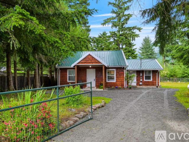 2 BR, 1 BA Apartment 6258 Bellwood Drive, Maple Falls, WA 98266