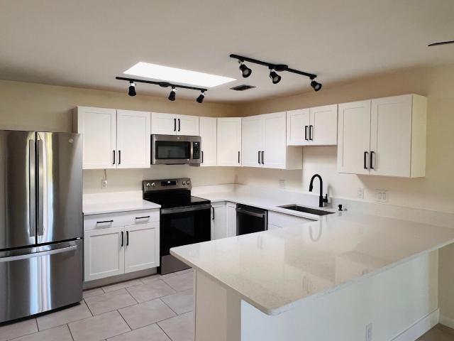 2 BR, 1 BA Apartment 625 Oak Street, Boynton Beach, FL 33435