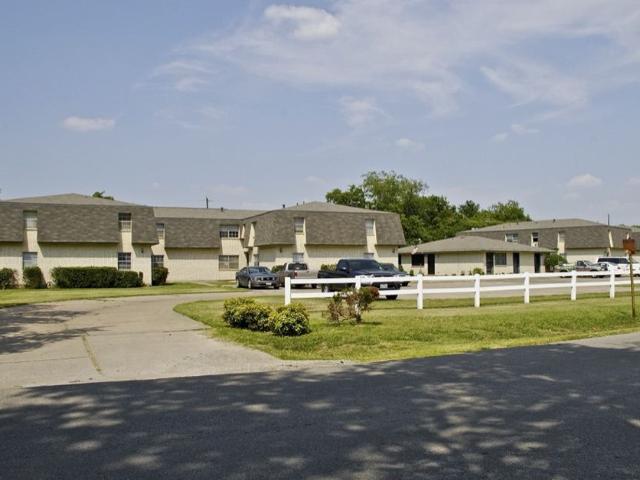 2 BR, 1 BA Apartment 629 Central Avenue Unit 2 211, Newark, TX 76071