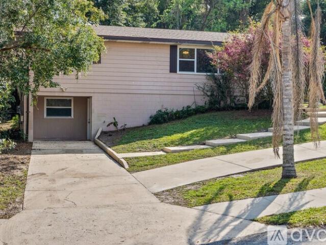 2 BR, 1 BA Apartment 630 1 2 W Rich Ave, Unit Lower, DeLand, FL 32720