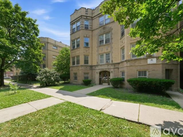 2 BR, 1 BA Apartment 6316 N Artesian Ave, Unit 102, Chicago, IL 60659