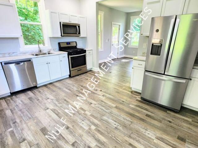 2 BR, 1 BA Apartment 6320 Sawyer Street, Pittsburgh, PA 15201