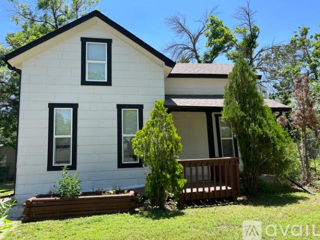 2 BR, 1 BA Apartment 635 E Maple St, Colorado Springs, CO 80903