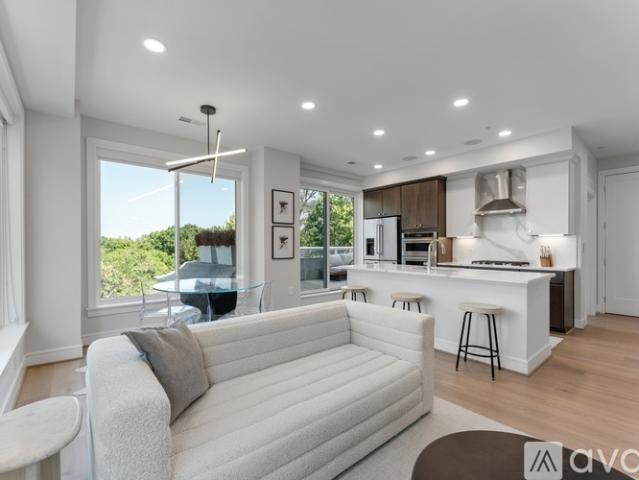 2 BR, 1 BA Apartment 635 Slaters Ln, Unit 306, Alexandria, VA 22314