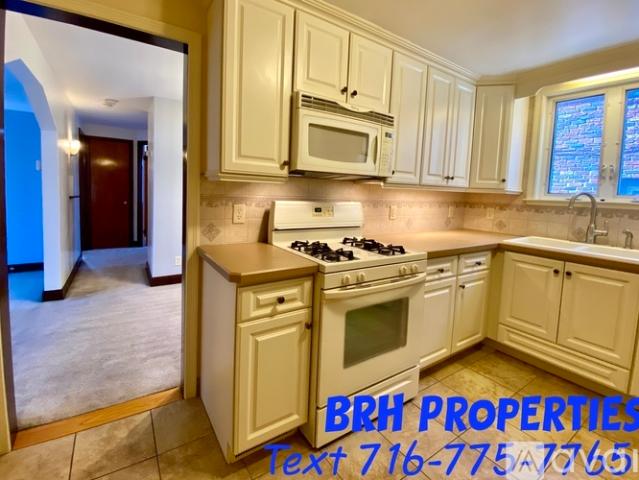 2 BR, 1 BA Apartment 6 Concord Dr, Unit 2, Buffalo, NY 14215