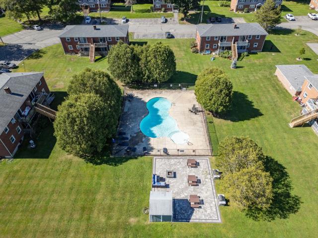 2 BR, 1 BA Apartment 6 Manor Drive, Groveland, MA 01834