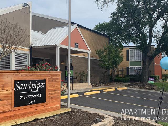 2 BR, 1 BA Apartment 6 Sandpiper Dr @ Willowbend Blvd, Houston, TX 77096
