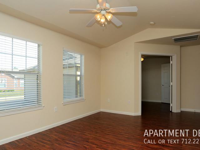 2 BR, 1 BA Apartment 6 Woodside Manor, Conroe, TX 77301