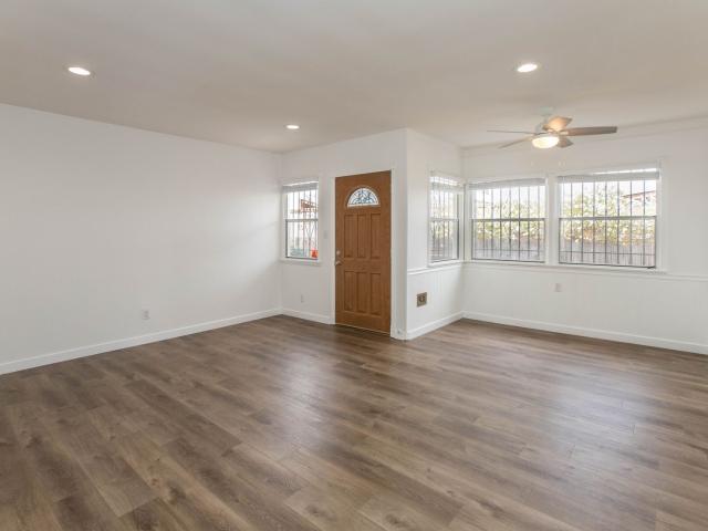 2 BR, 1 BA Apartment 740 Flower Ave Venice, CA 90291