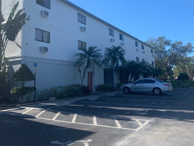 2 BR, 1 BA Apartment 7525 83rd Street North Unit 9, Seminole, FL 33777
