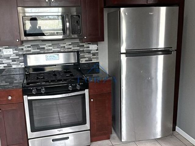 2 BR, 1 BA Apartment 7554 S Essex Ave, Chicago, IL 60649