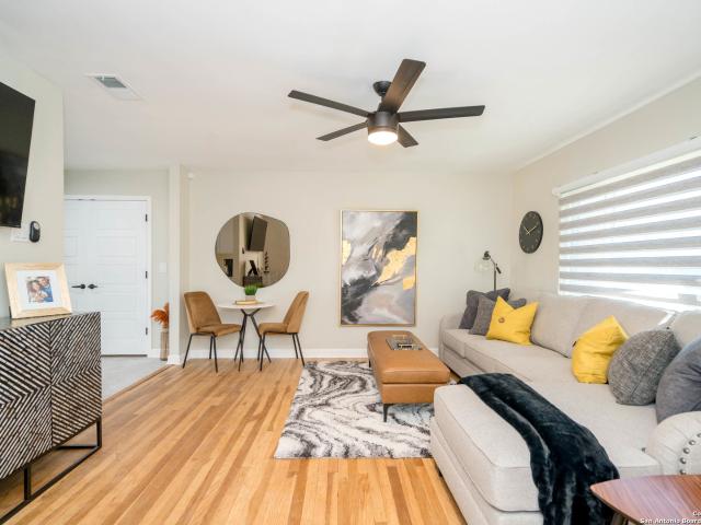 2 BR, 1 BA Apartment 7607 Dell Oak Dr, San Antonio, TX 78218