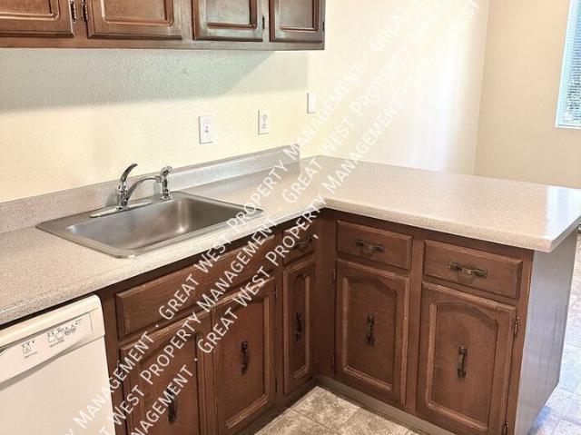 2 BR, 1 BA Apartment 7619 44th St W, University Place, WA 98466