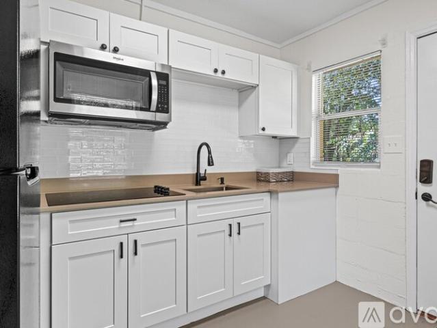 2 BR, 1 BA Apartment 762 Westcott St, Unit 3, Tallahassee, FL 32303
