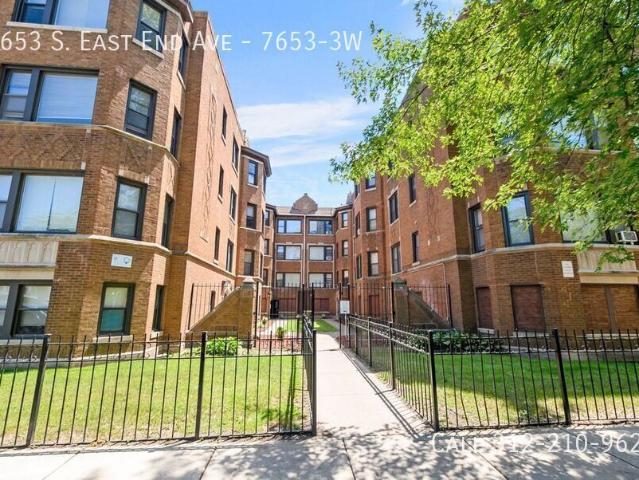 2 BR, 1 BA Apartment 7653 S. East End Ave, Chicago, IL 60649