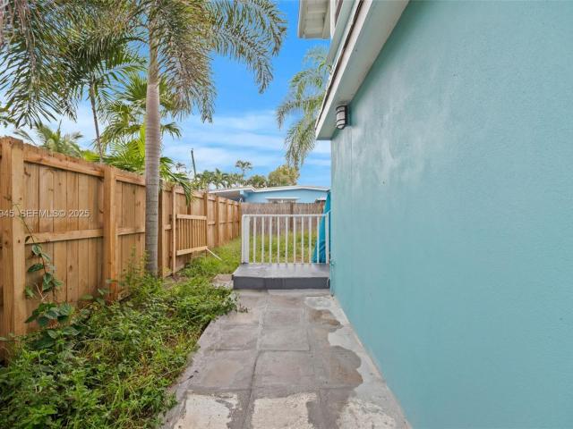 2 BR, 1 BA Apartment 766 Northwest 42nd Street, Oakland Park, FL 33309