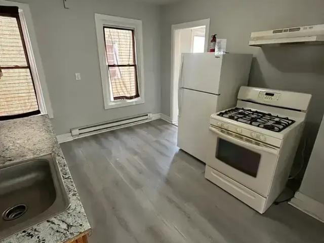 2 BR, 1 BA Apartment 76 Oak St, Waterbury, CT 06704