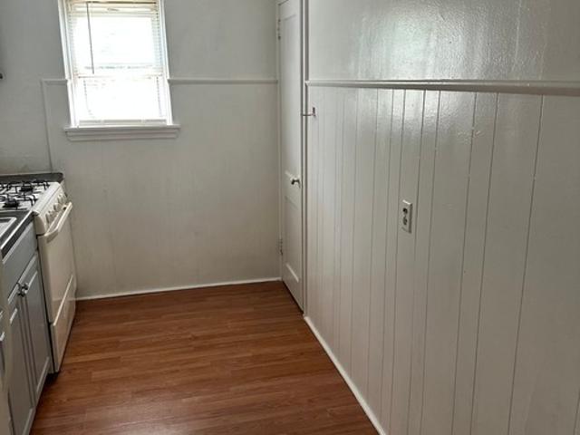 2 BR, 1 BA Apartment 76 South Woodland Avenue, Unit B, Woodbury, NJ 08096