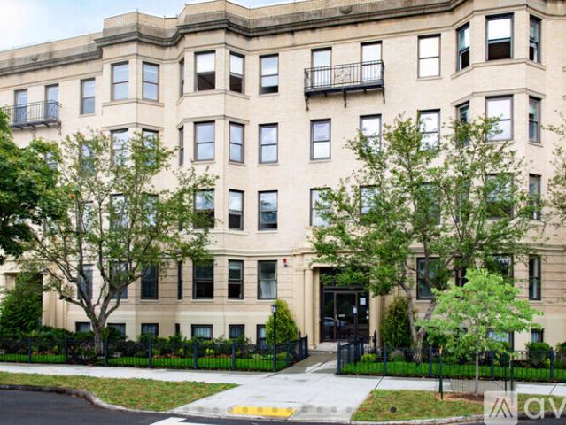 2 BR, 1 BA Apartment 77 Park Dr, Unit 9, Boston, MA 02215
